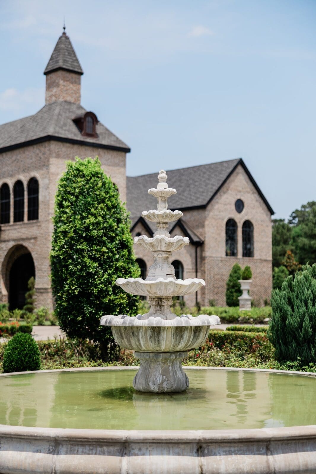 A Fairytale Wedding at Iron Manor | The Williamsons | kristinnichole.com