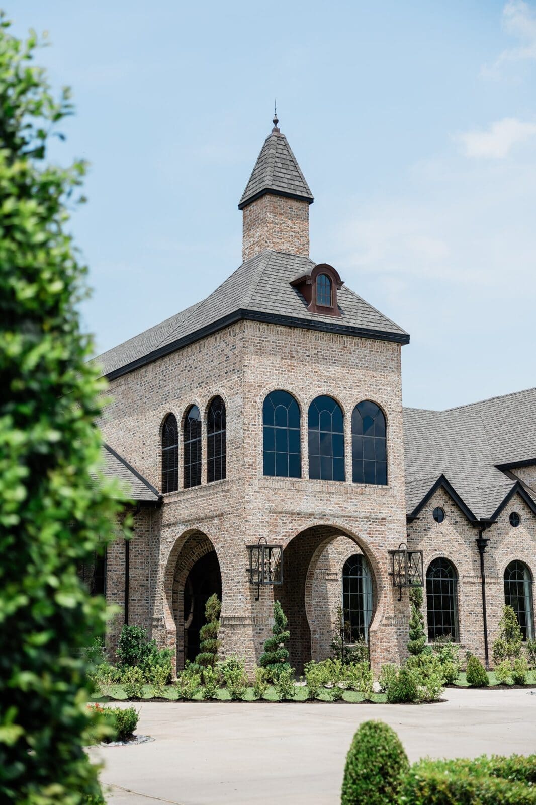 A Fairytale Wedding at Iron Manor | The Williamsons | kristinnichole.com